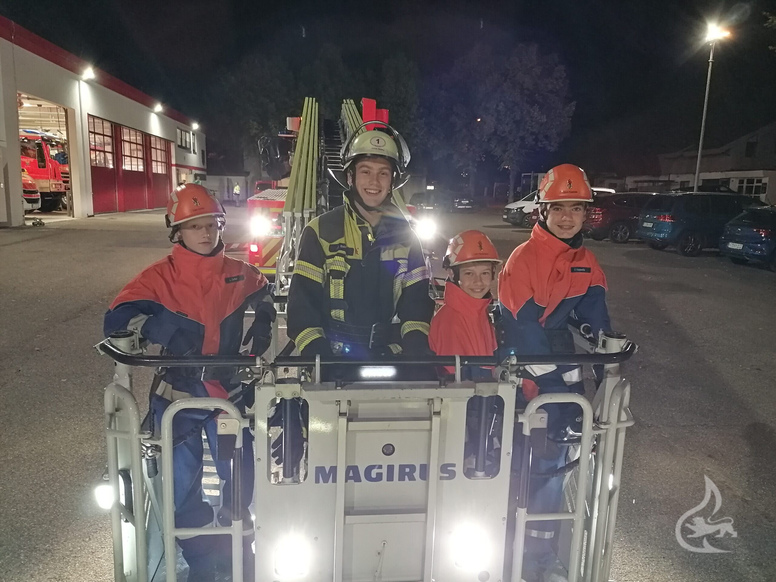 Drehleiter der Abteilung Stadtmitte zu Gast – Freiwillige Feuerwehr ...